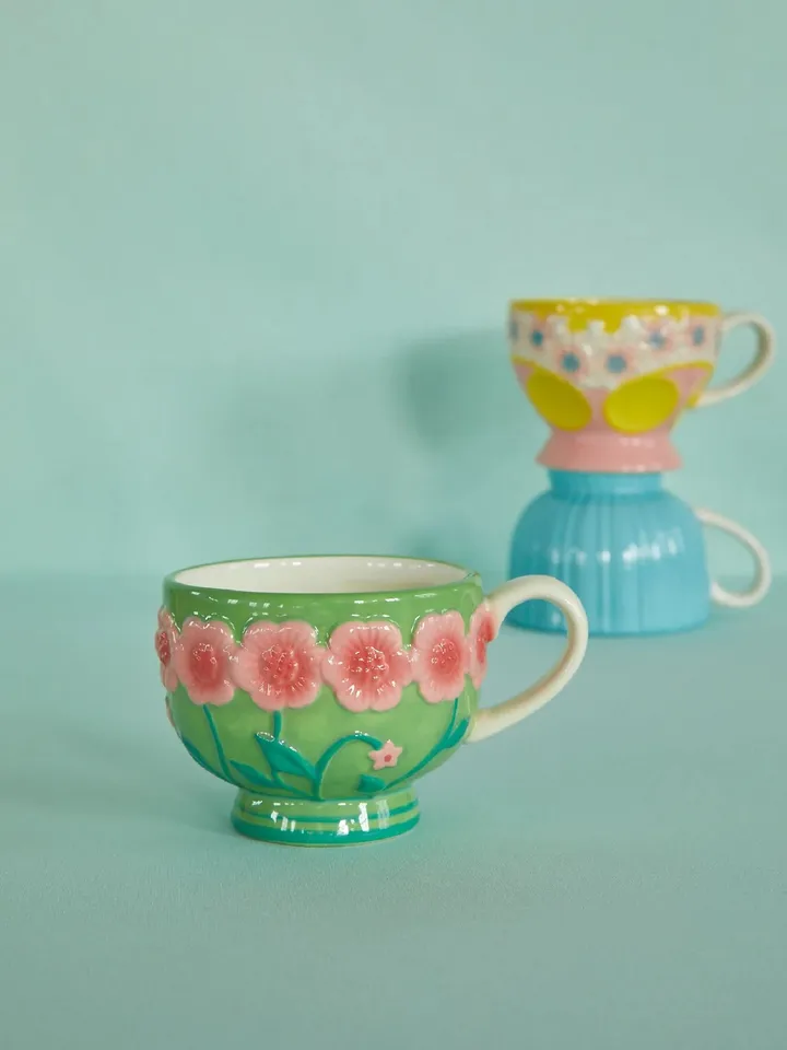 Kjøp Rice Embossed Flower keramikkopp 30 cl fra RICE - NordicNest.no
